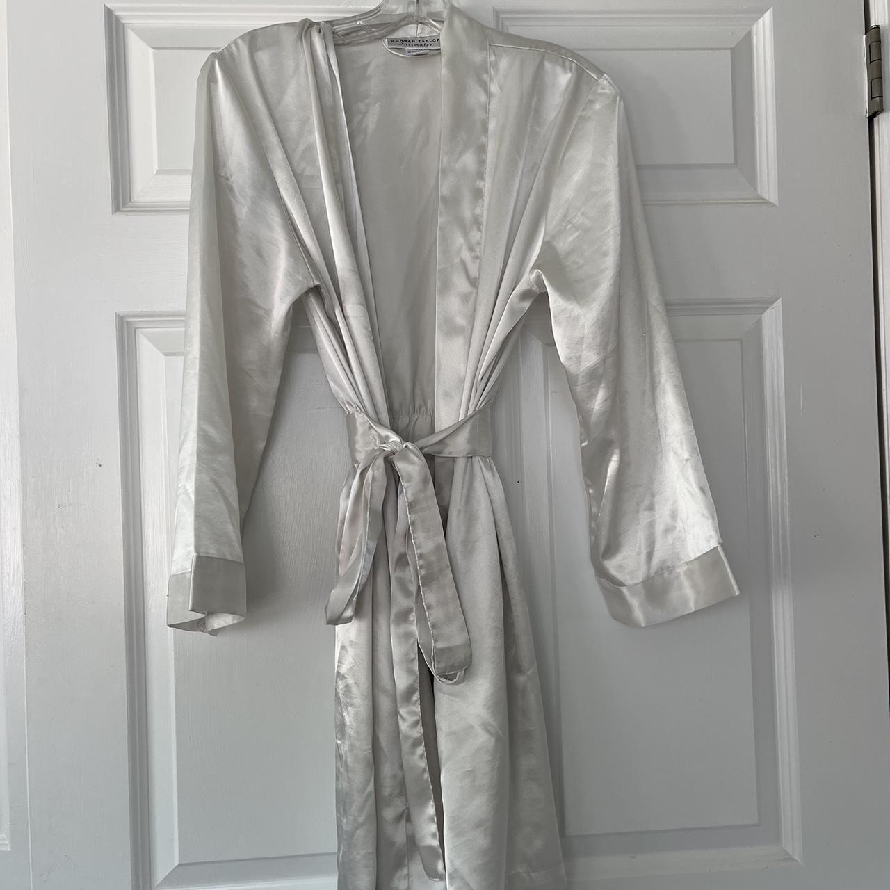 Ivory Morgan Taylor Robe Attached cinched back Has... - Depop