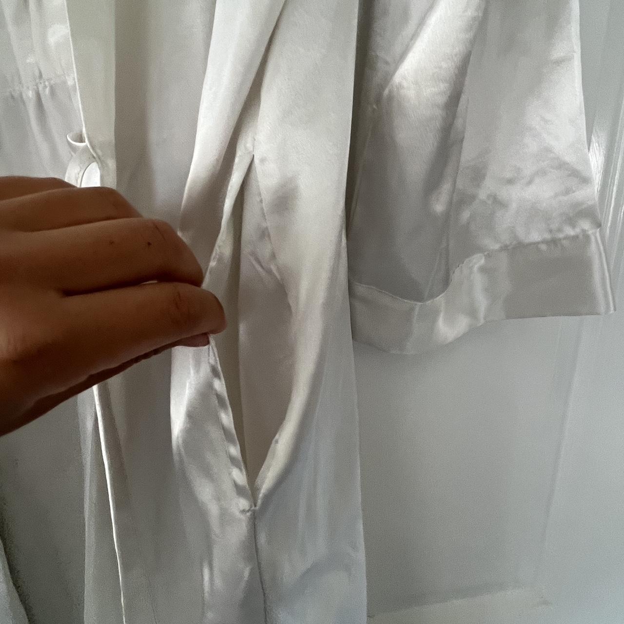 Ivory Morgan Taylor Robe Attached cinched back Has... - Depop
