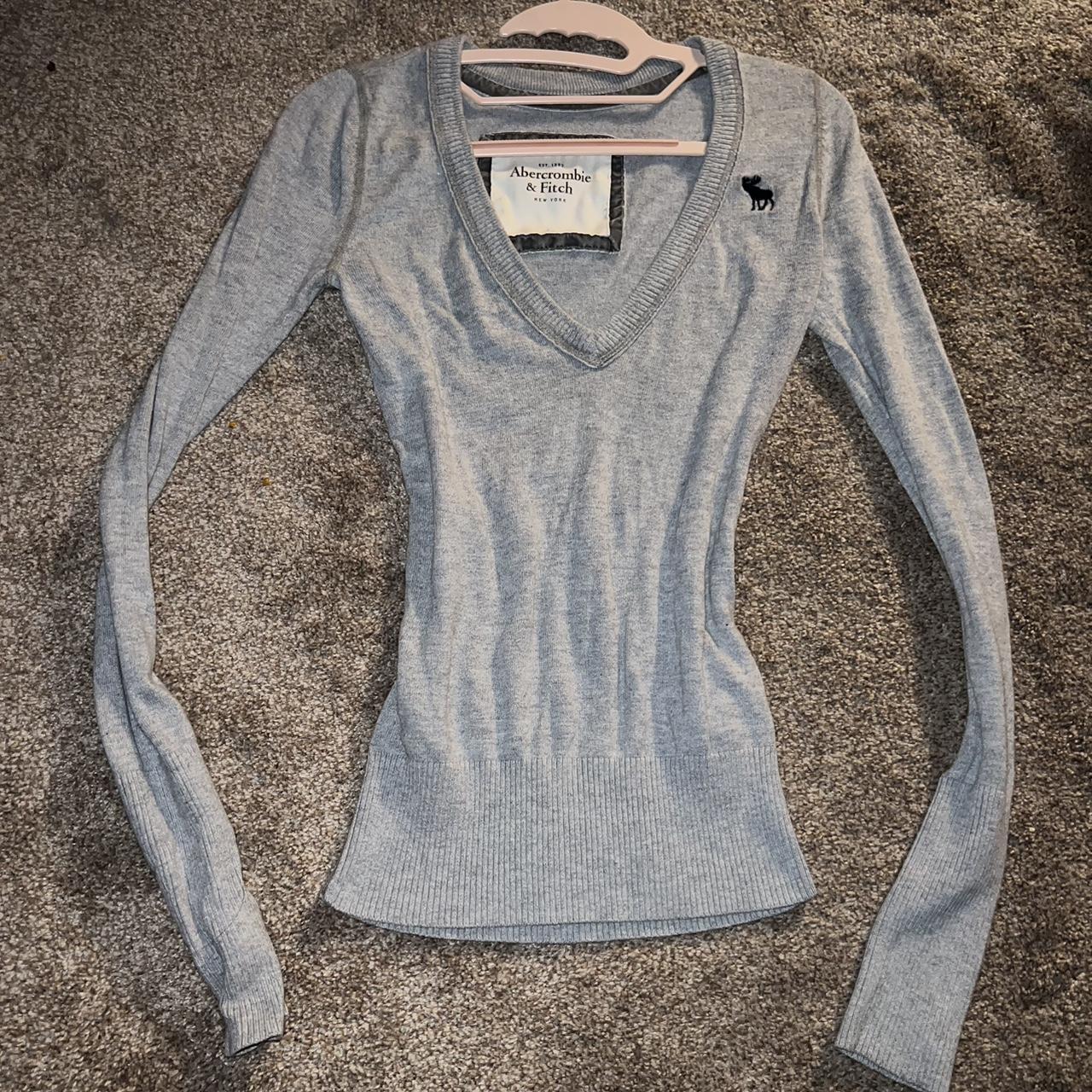 abercrombie & fitch fitted long sleeve grey shirt - Depop