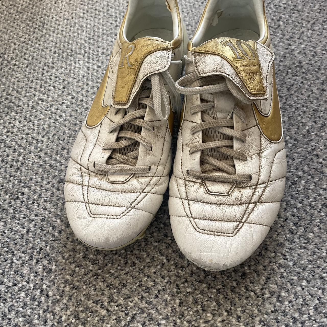 NIKE R10 TIEMPOS 2005 VERY RARE warn however in... - Depop