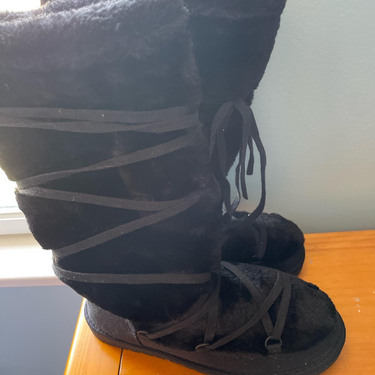 Fluffy Eskimo moon boots Women’s 8.5 Fits a women’s 8 - Depop