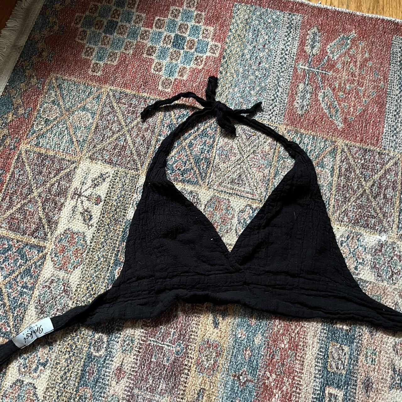 Black halter top with adjustable straps - Depop