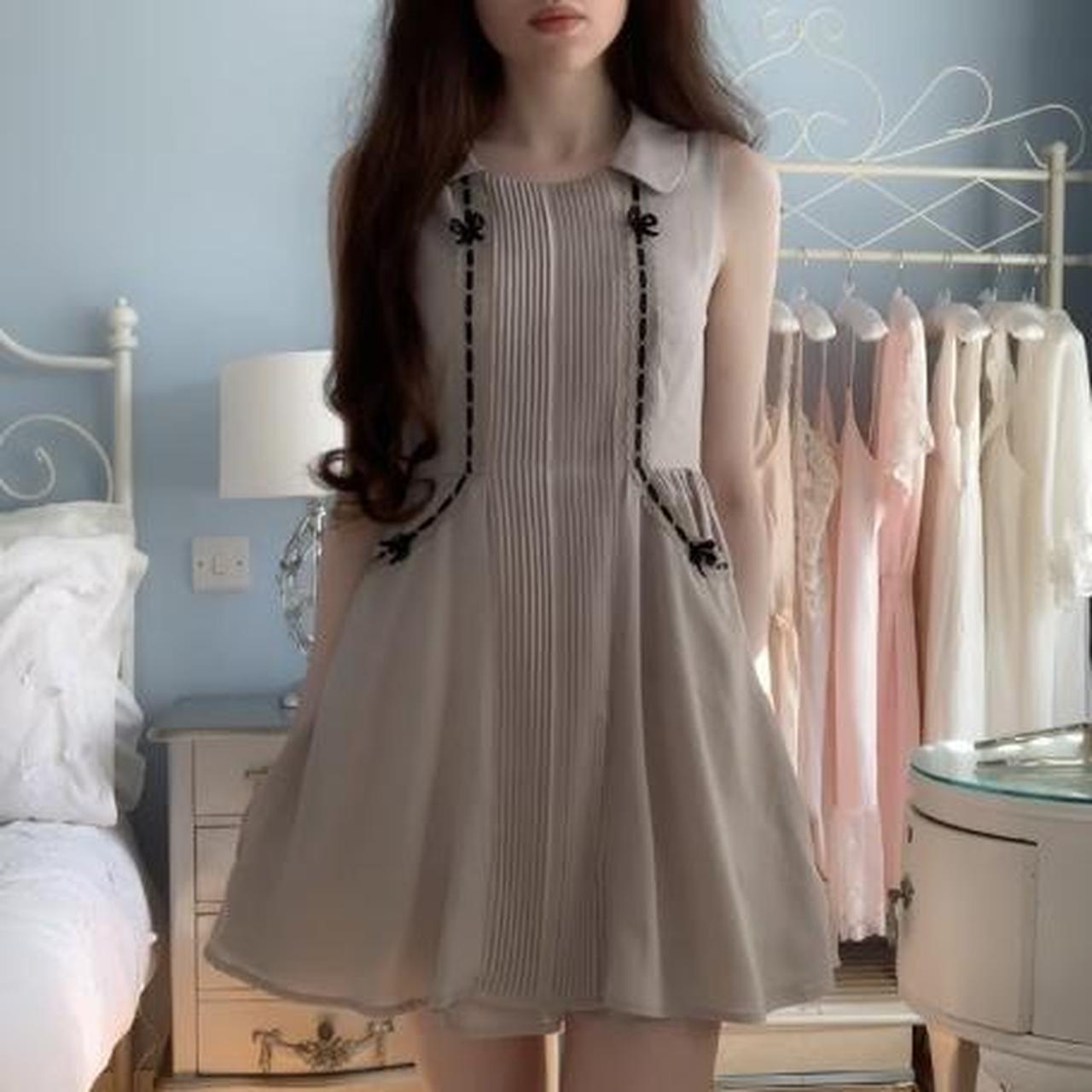 👼🏻 Vintage Ribbon Bow Tea Dress 👼🏻 Grey pleated dress... - Depop