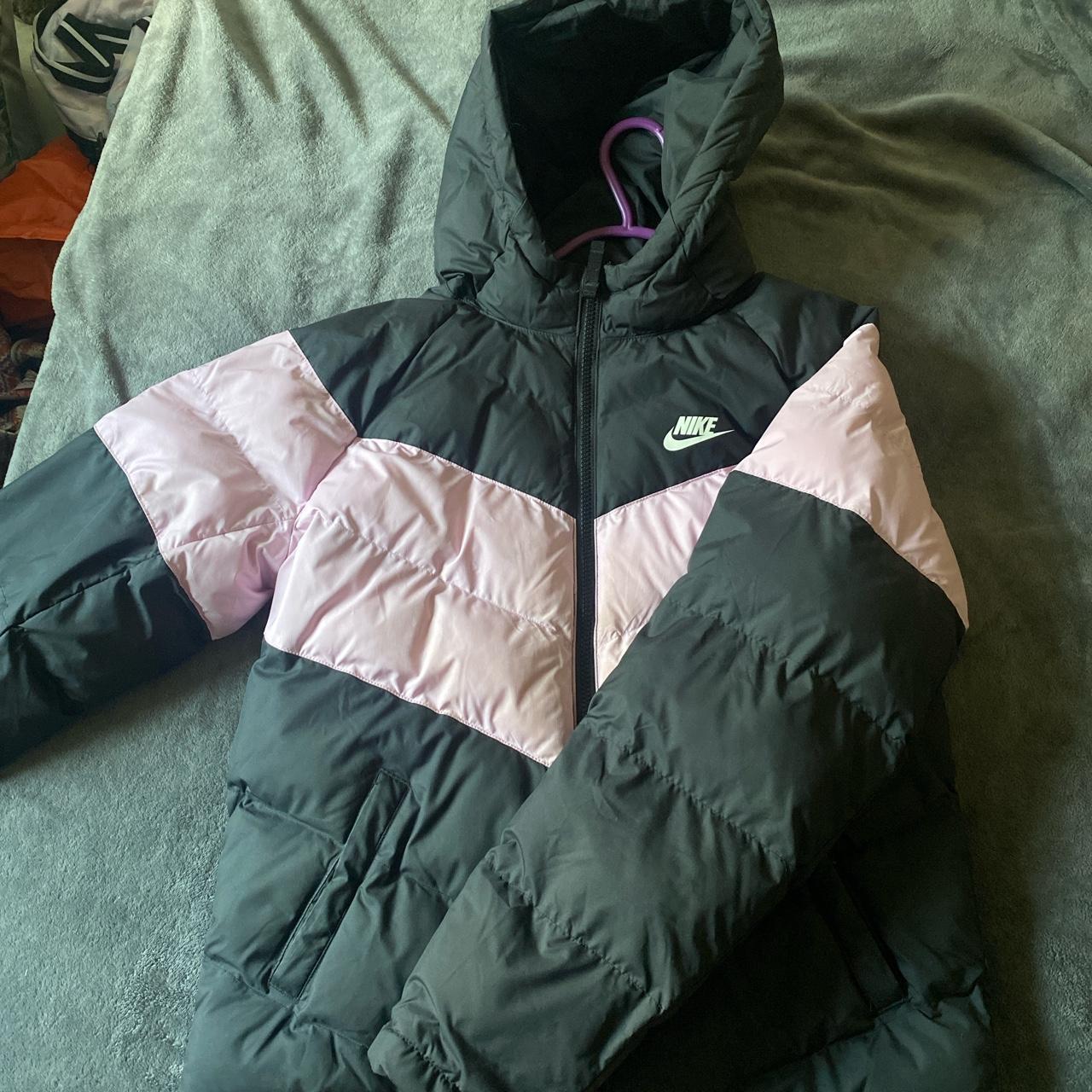 💕NIKE PUFFER JACKET💕 Women’s size XS NIKE USED,... - Depop