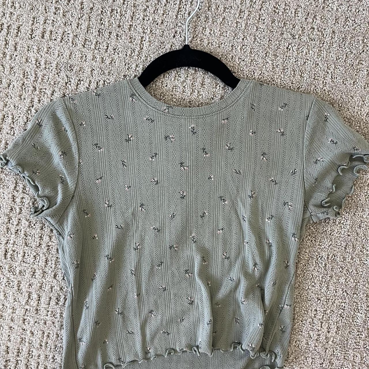 Green flower crop top, ruffle sleeve, Arizona jean... - Depop