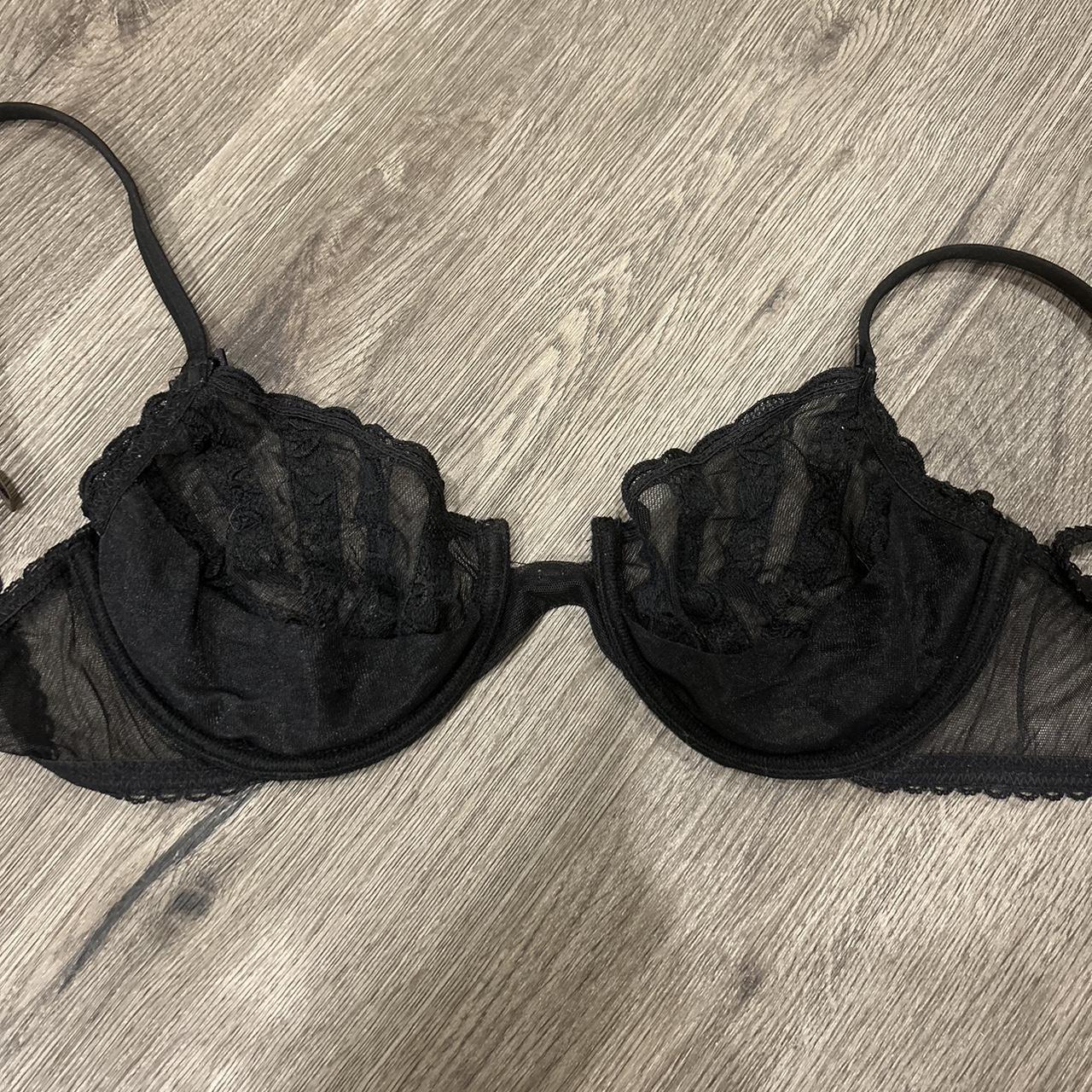 Clam shell style lace bra. No flaws. Size 34B.... - Depop