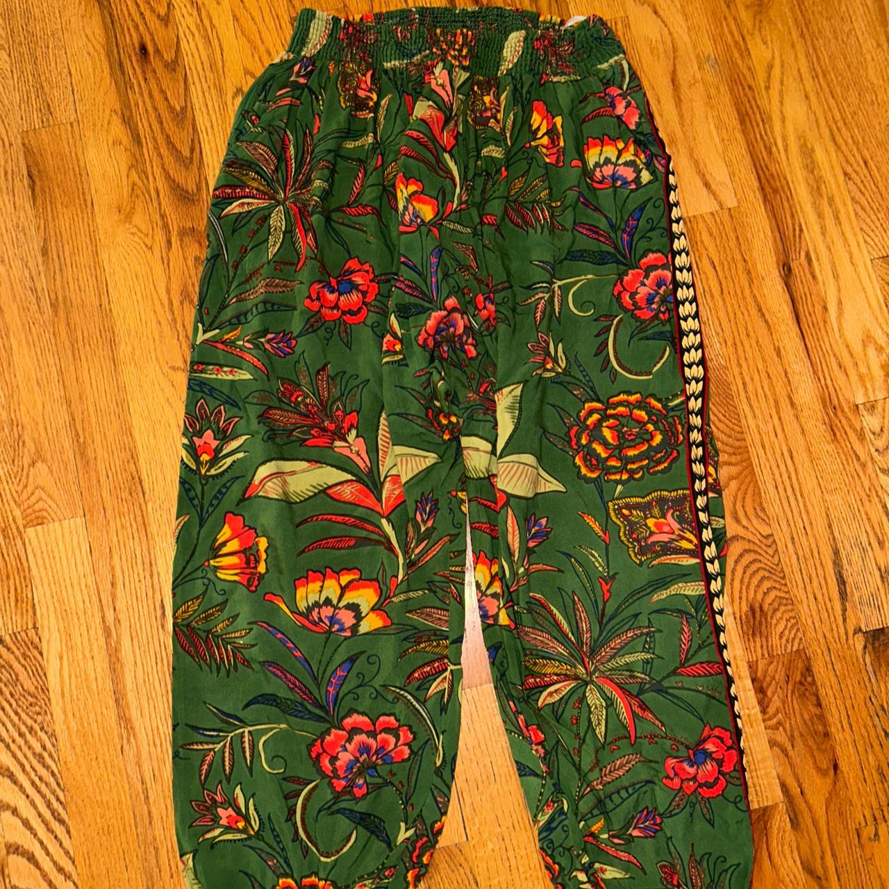 🌟 Item Description: Farm Rio Green Printed Pants... - Depop