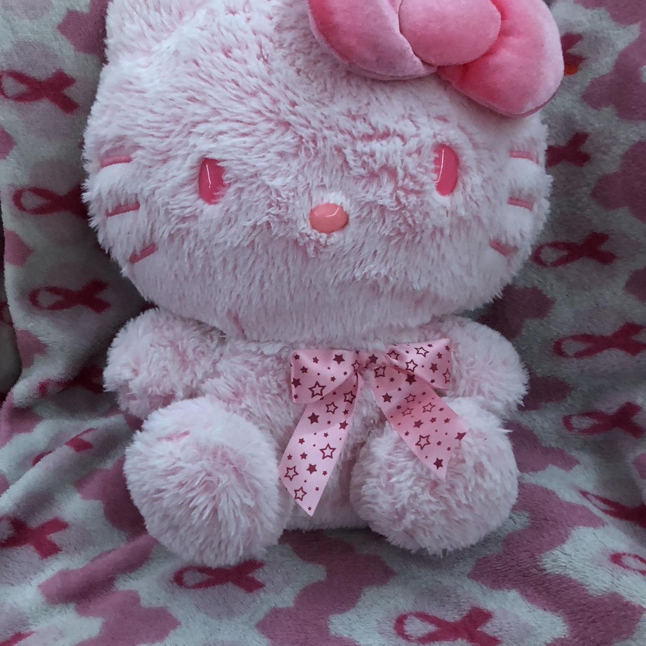 A cute little hello kitty plushie that someone... - Depop