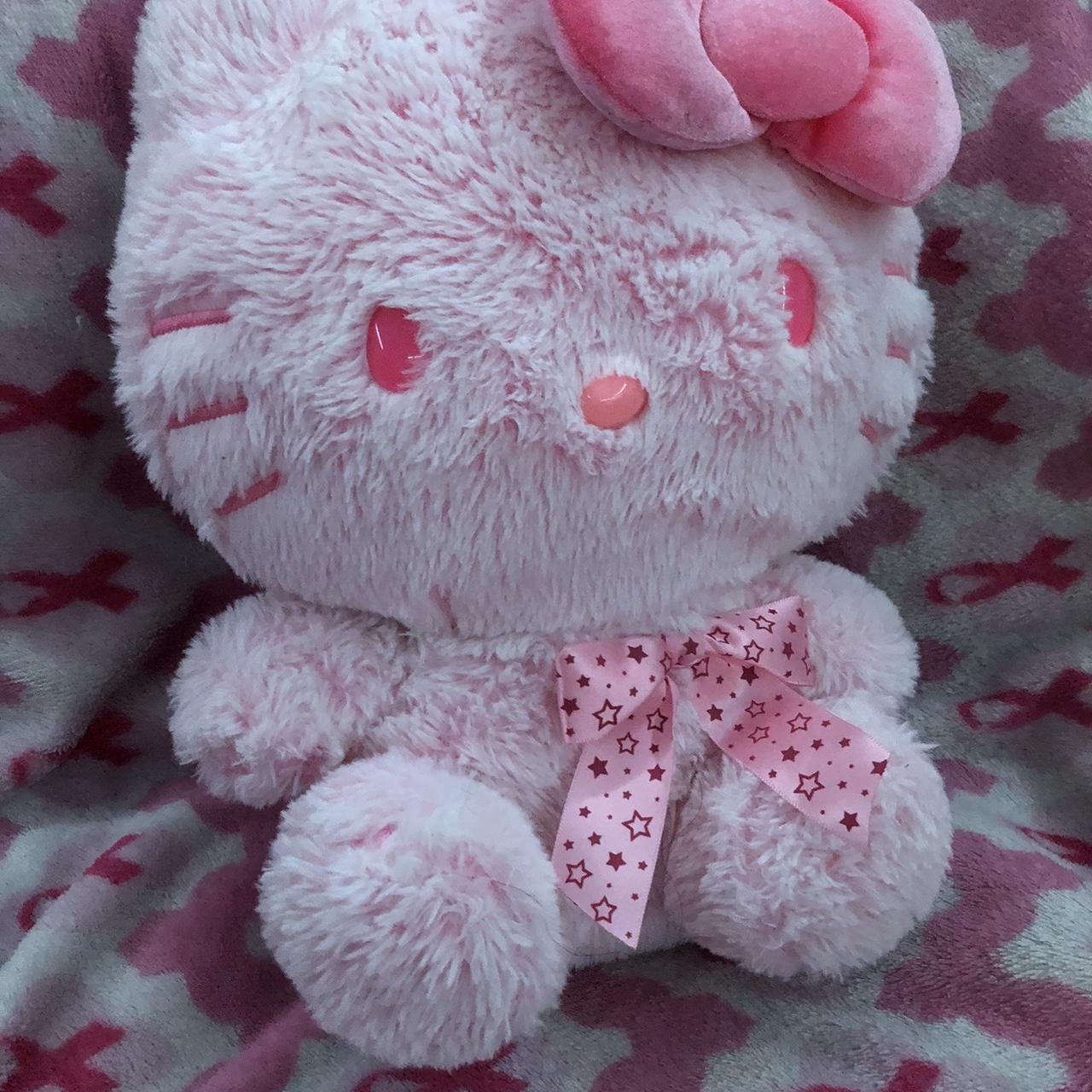 A cute little hello kitty plushie that someone... - Depop