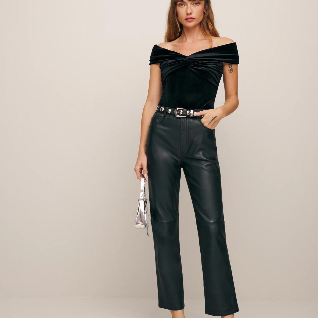 Reformation Ezlynn Top in Velvet - size M - never worn - Depop