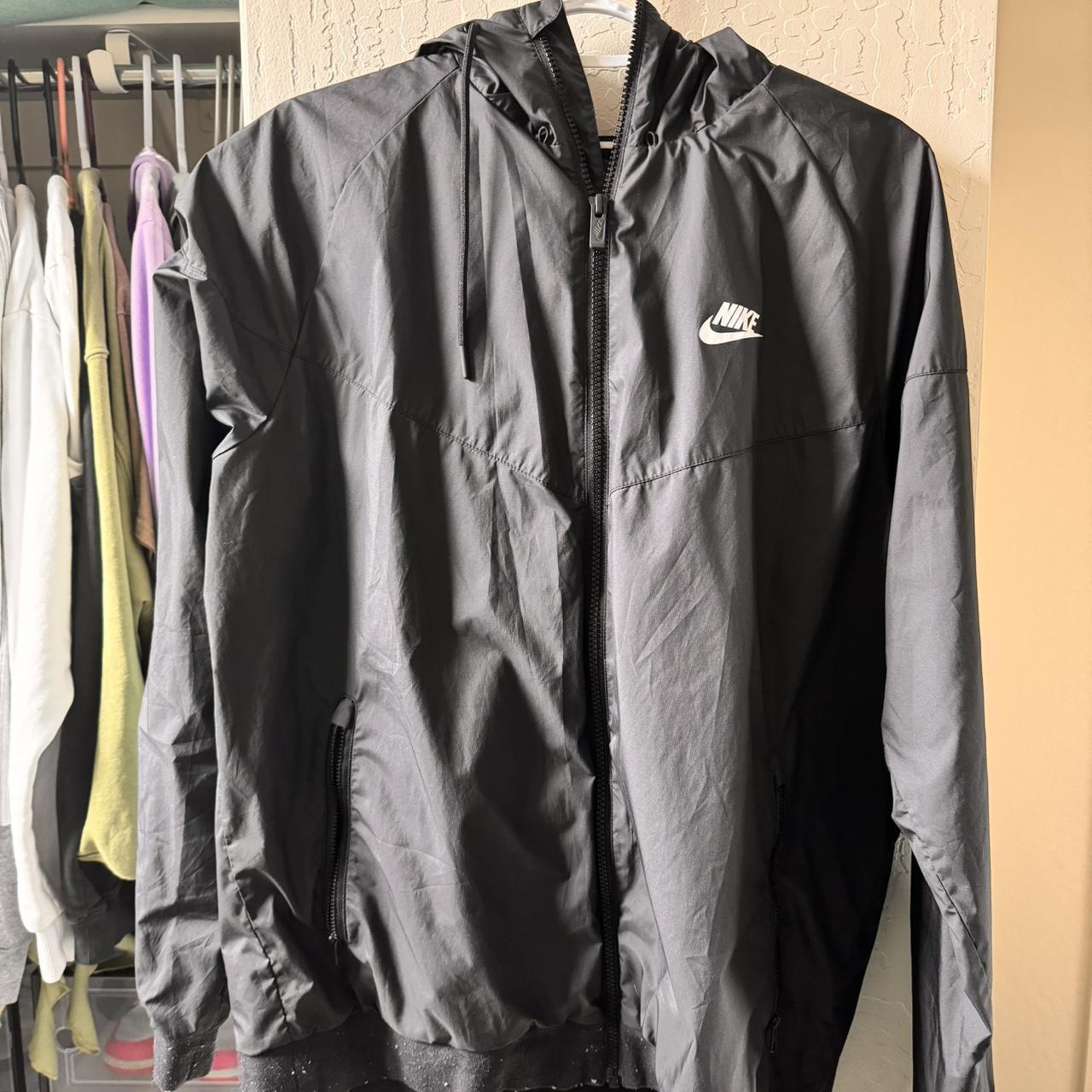 Men’s Large Nike Windbreaker - Depop