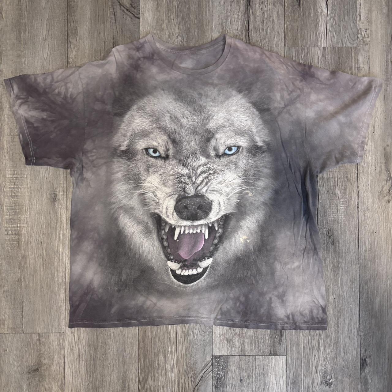 Grey and white wolf graphic tee #wolftee - Depop
