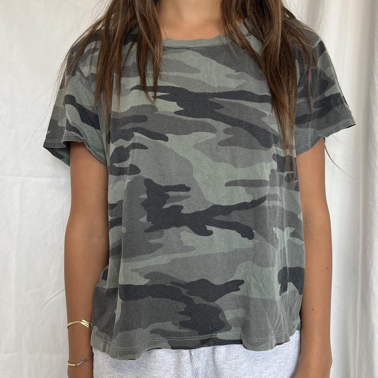 splendid camo t-shirt - Depop
