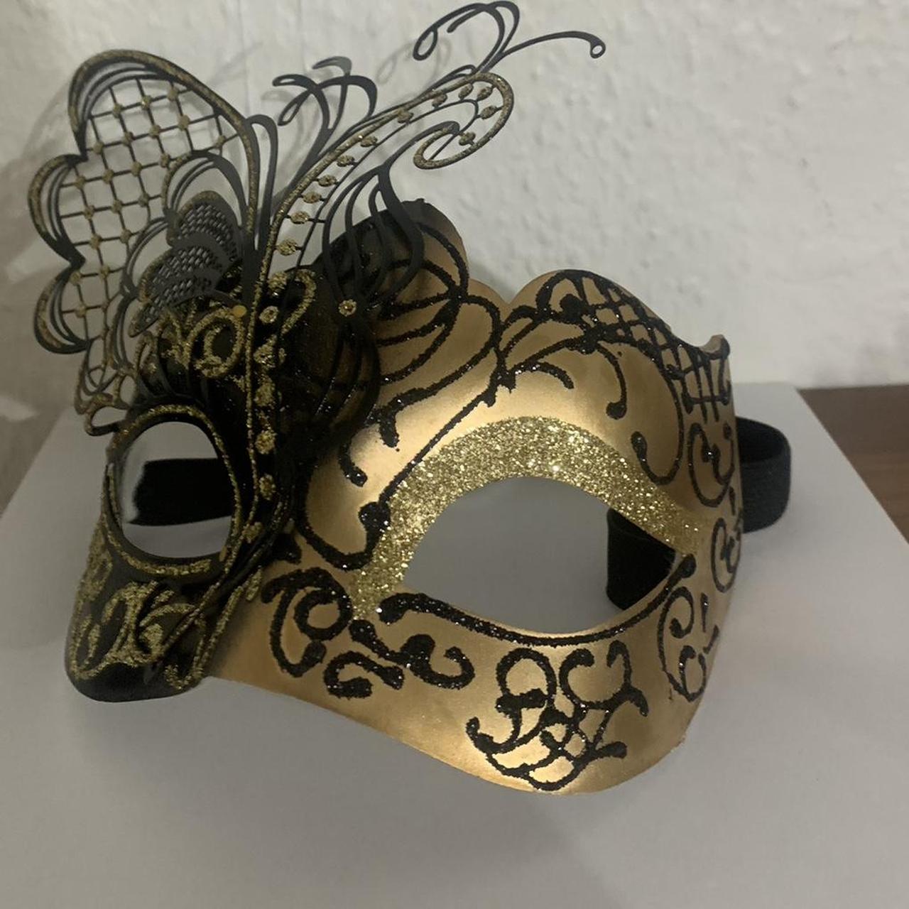 Stunning shining face mask, perfect for halloween 🎃... - Depop