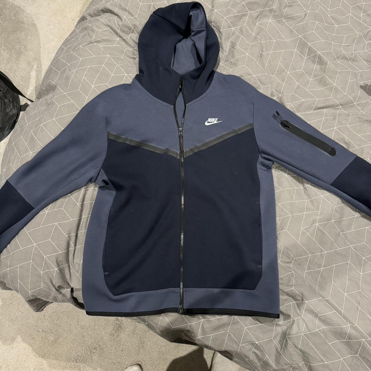 Nike tech fleece top, worn once or twice in new... - Depop