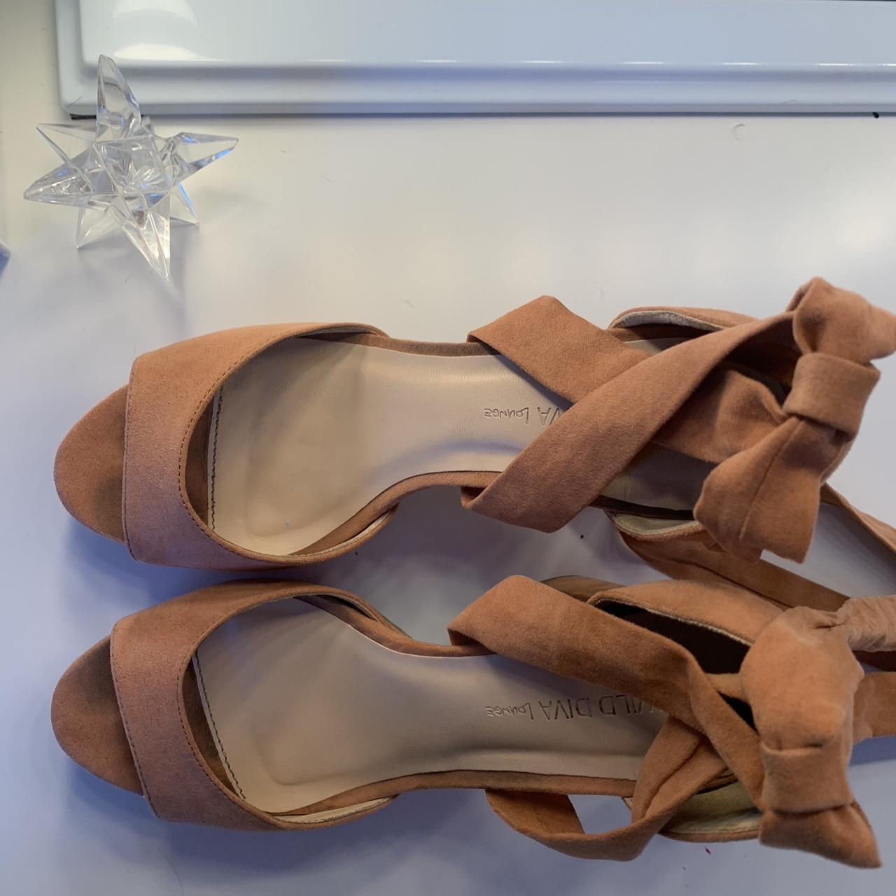 Women's Pink Courts | Depop