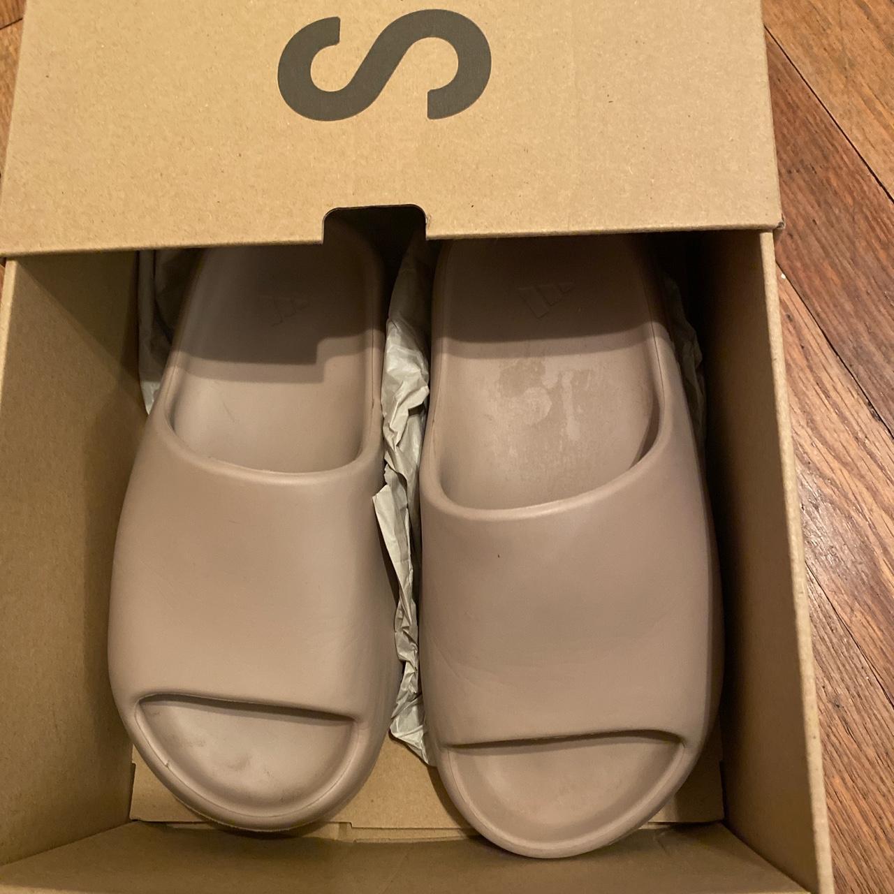 Yeezy Women's Tan and Cream Slides | Depop