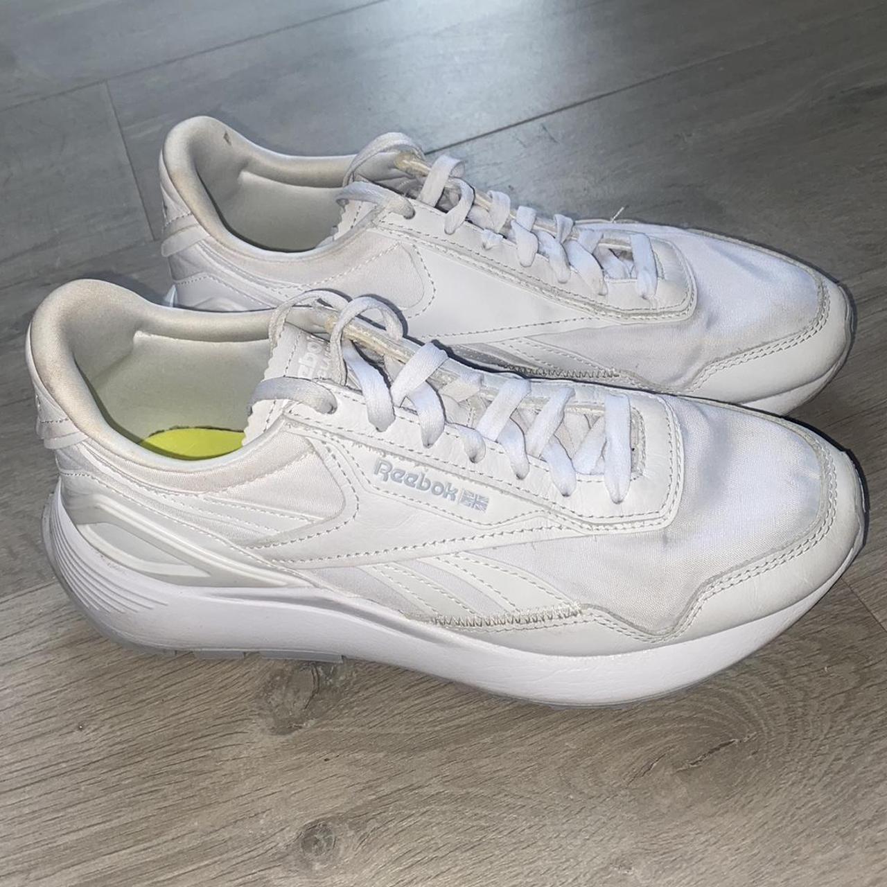 White Reebok trainers unisex Size 5.5 Amazing... - Depop