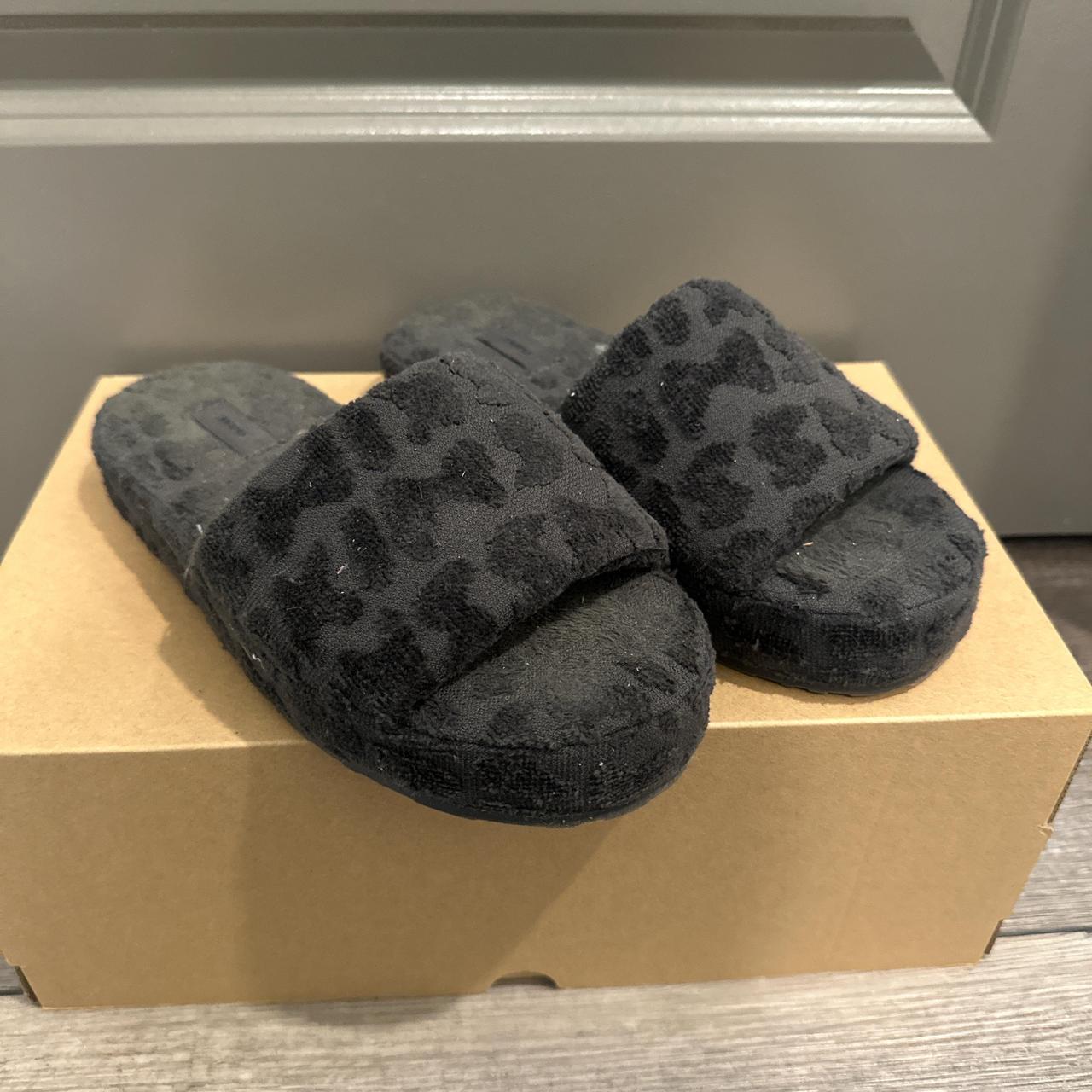 Skims terrycloth pool slides🏊🏻‍♀️size 38 #skims #slides... - Depop