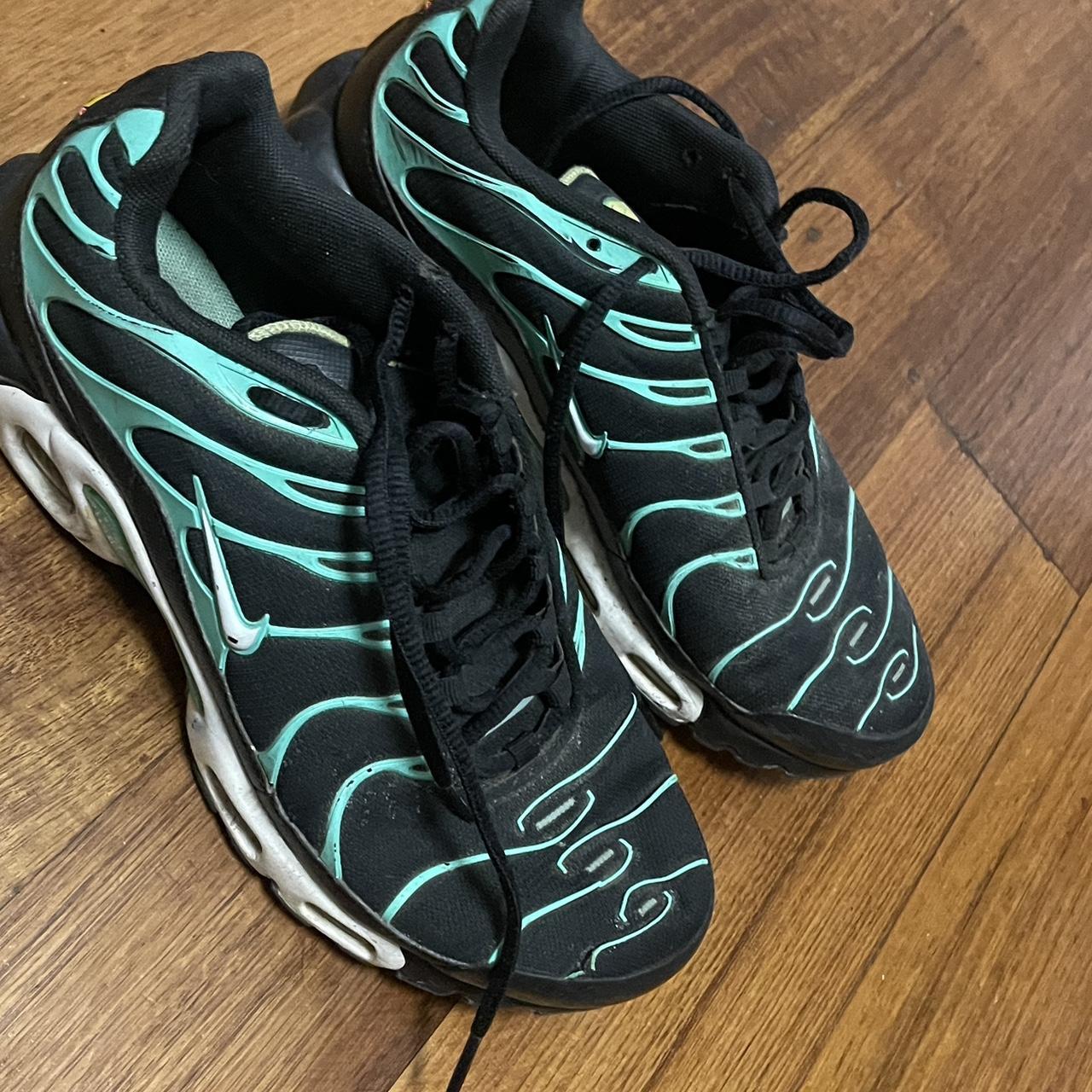 Men’s tns Size US8 Electric green and black - Depop
