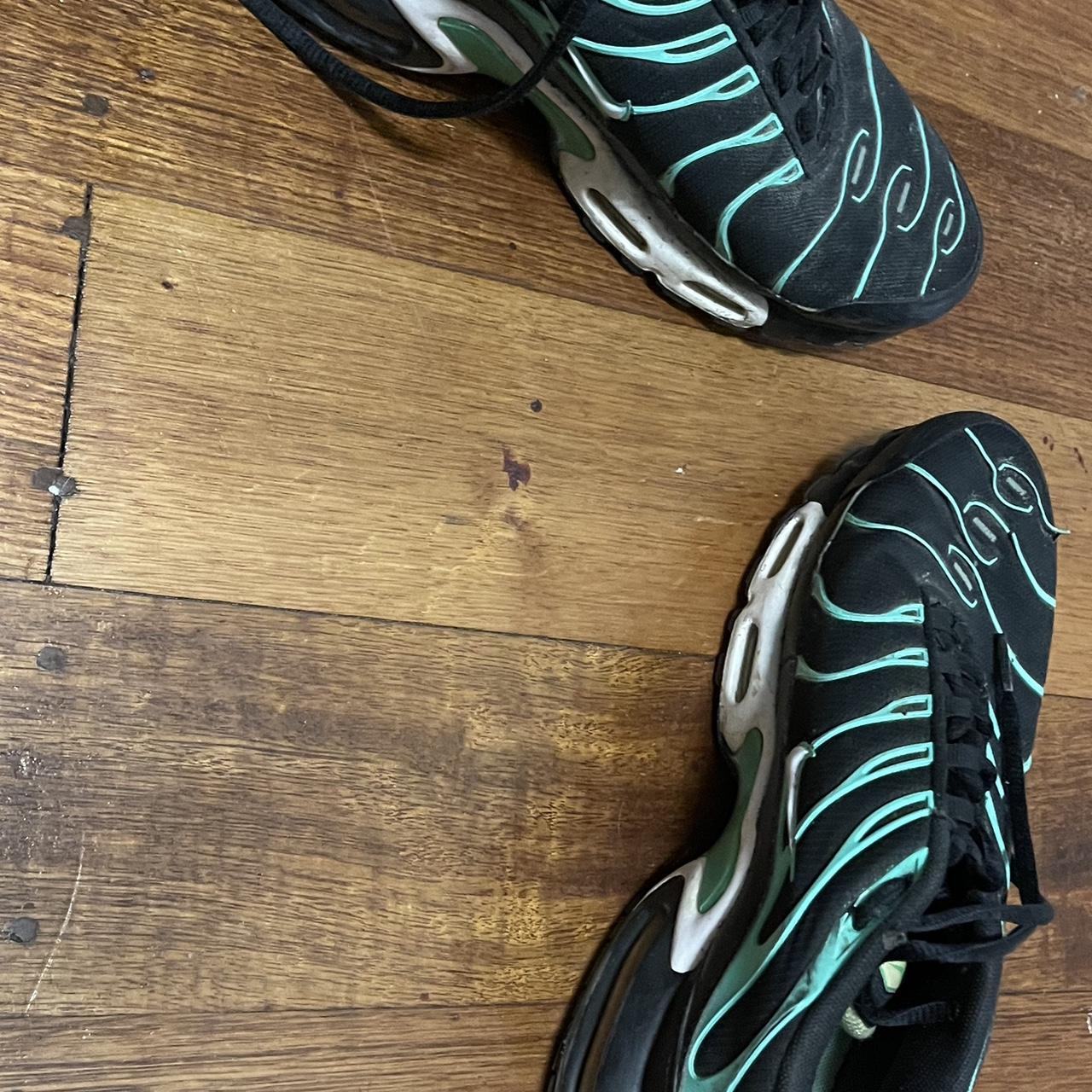 Men’s tns Size US8 Electric green and black - Depop