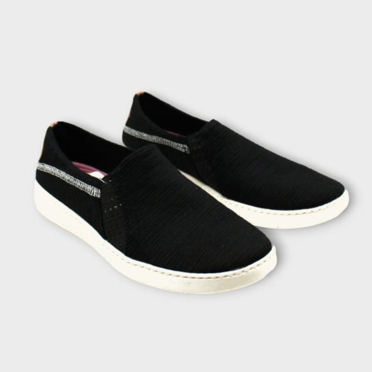 Women S Bare Traps Yadier Slip On Sneakers Enjoy Depop