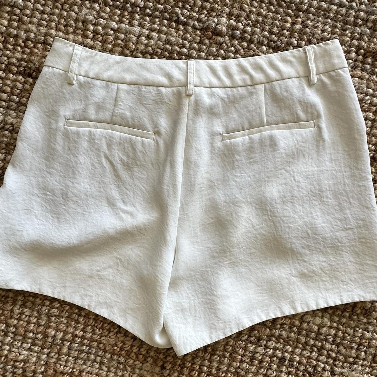 Vince Size 6 shorts High waisted Worn once Us 6 - Depop