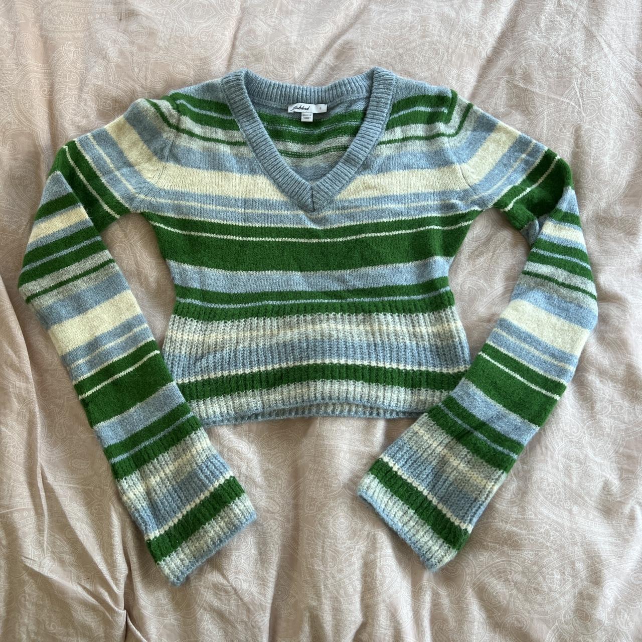 Subdued knit sweater 💓🎶💓💧 Size small 👏🏼🧚🏻‍♀️ - Depop