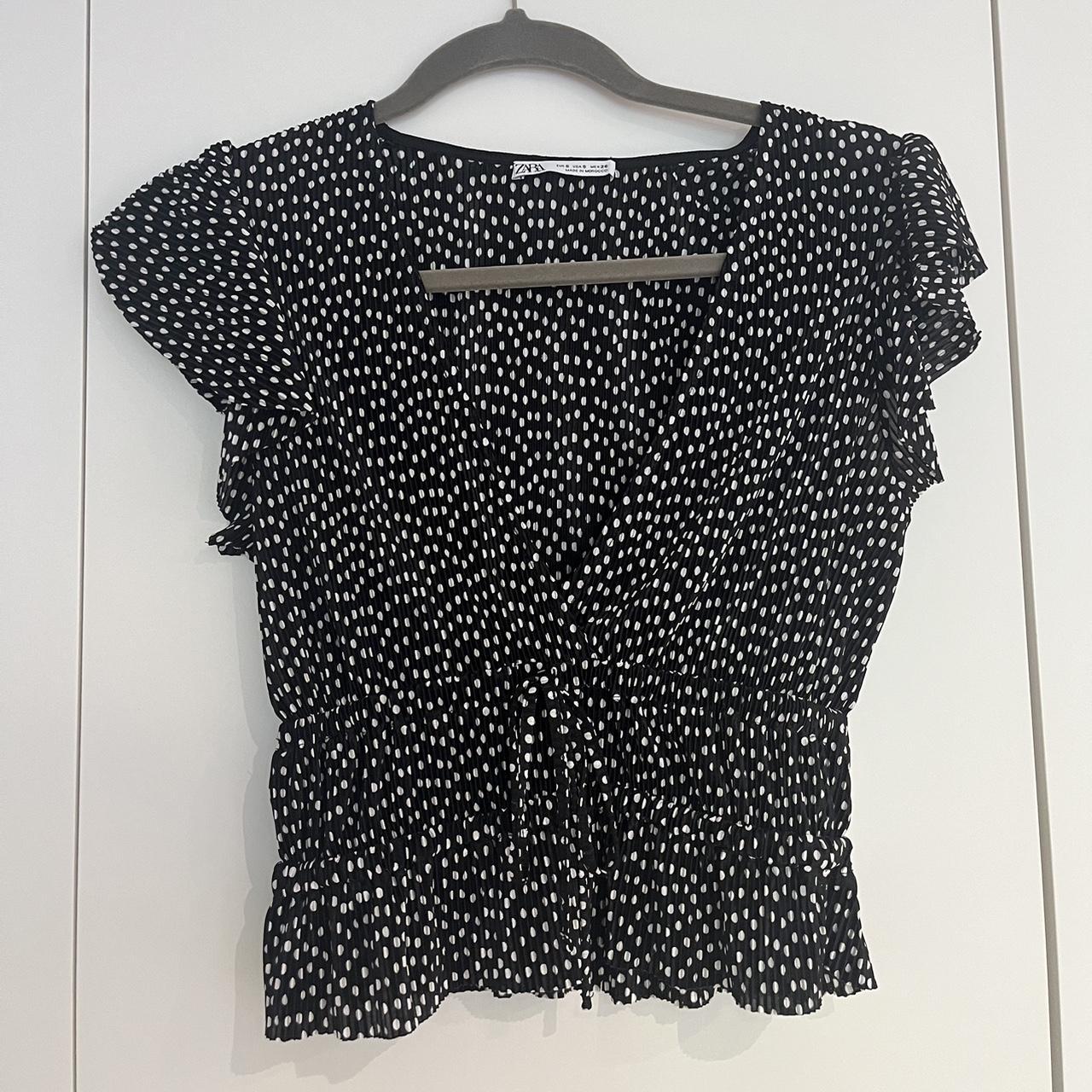 Old Zara polka dot blouse top with a V-neck neck... - Depop