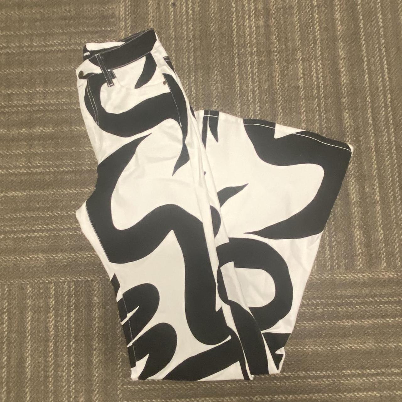 Flare Jeans sz 5 Doesn’t have a lot of... - Depop