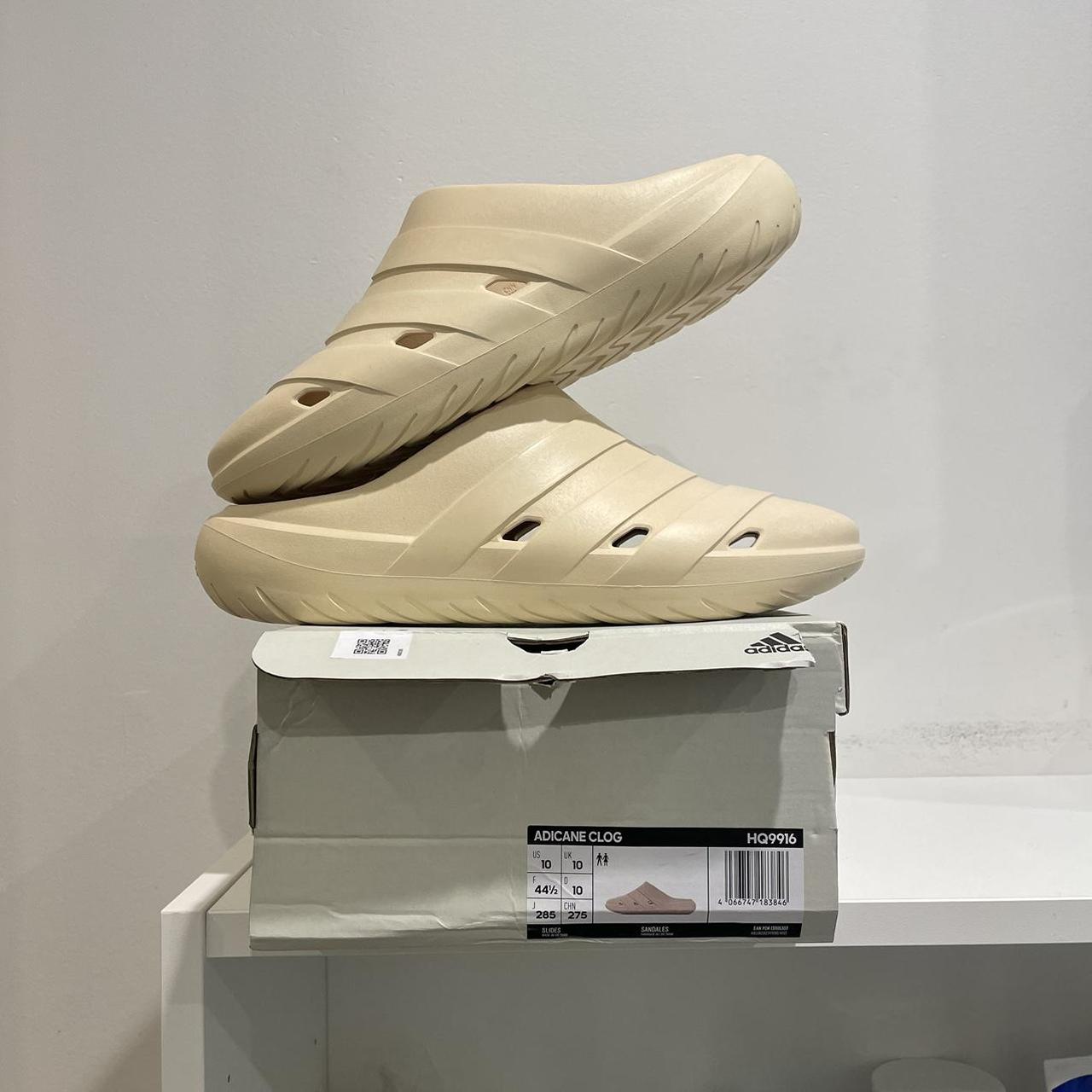 Adidas Men's Cream Clogs | Depop