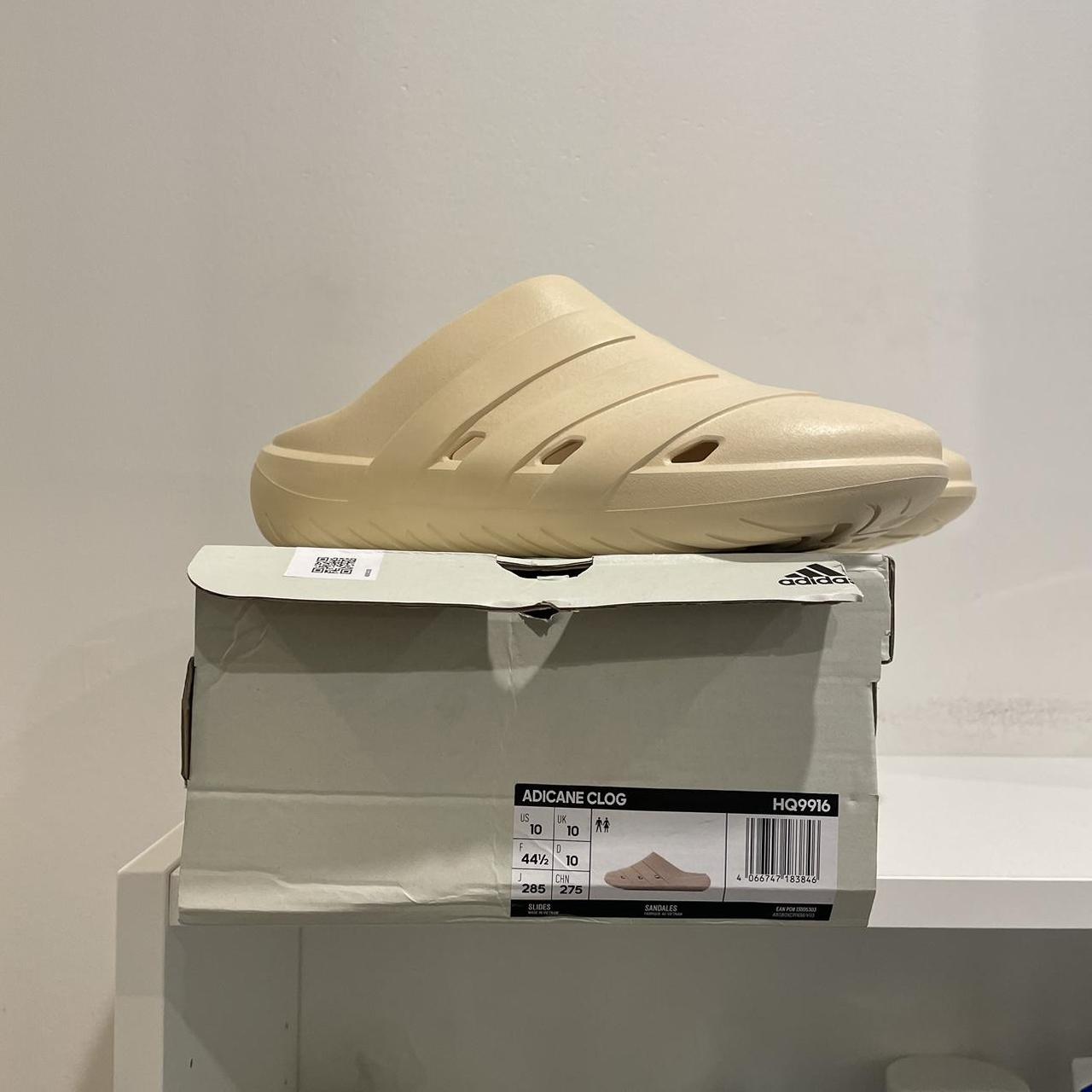 Adidas Men's Cream Clogs | Depop