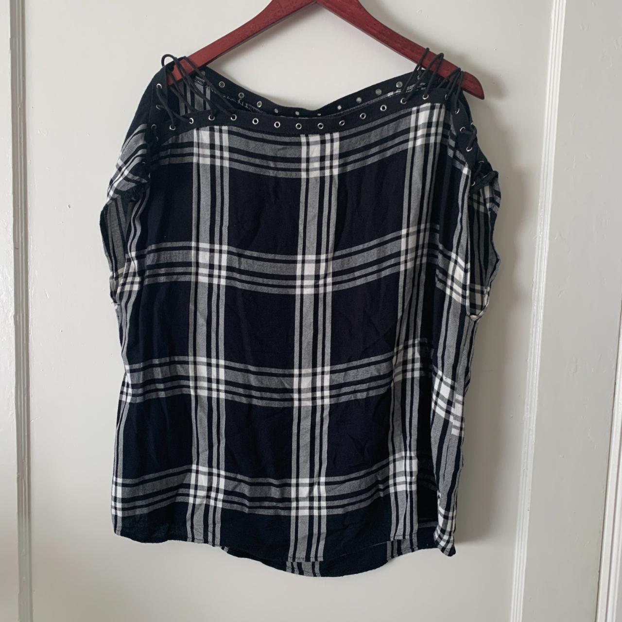 black plaid top from express! has a more boxy fit,... - Depop