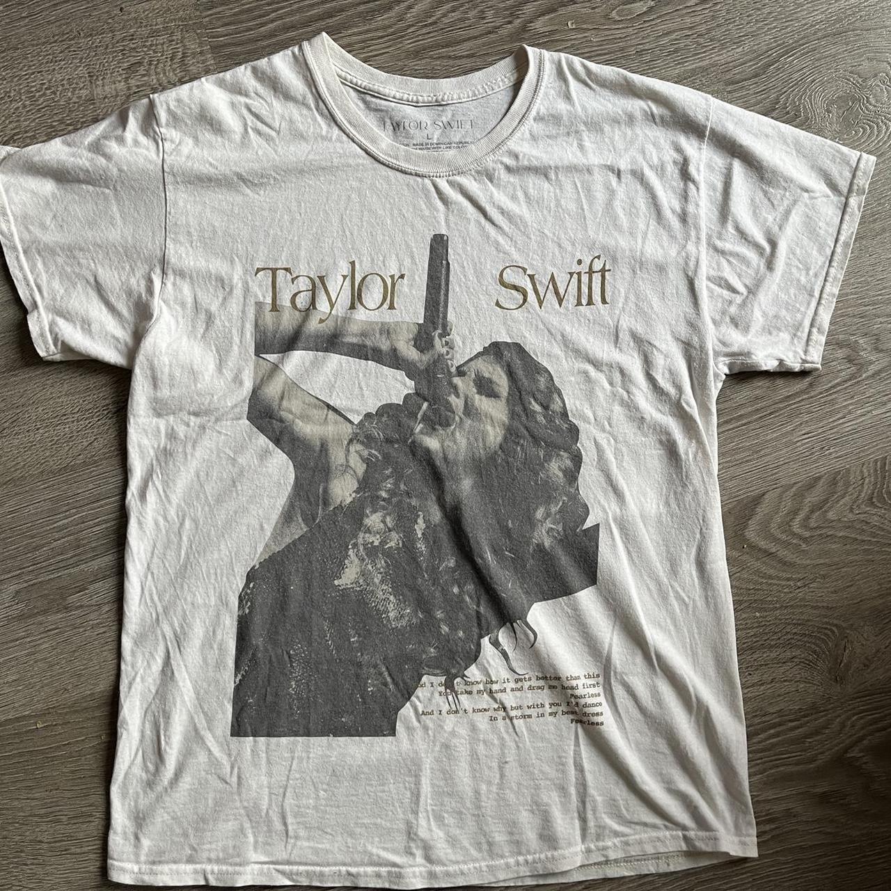 Taylor Swift Fearless Taylors Version T-Shirt Size... - Depop Taylor Swift Fearless Taylors Version T-Shirt Size... - Depop