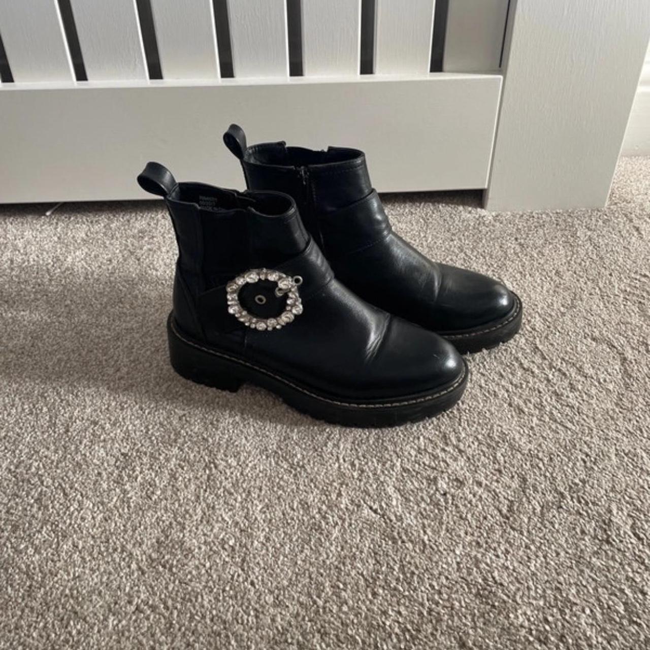 River island boots with diamond Size 4 - Depop