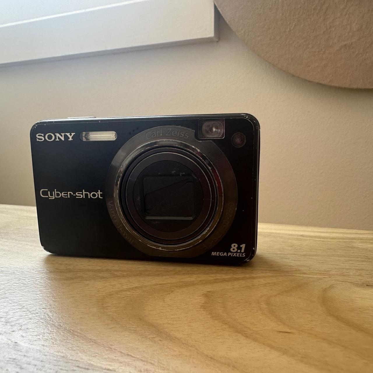 SONY CYBER SHOT DIGITAL CAMERA few dints on the... - Depop