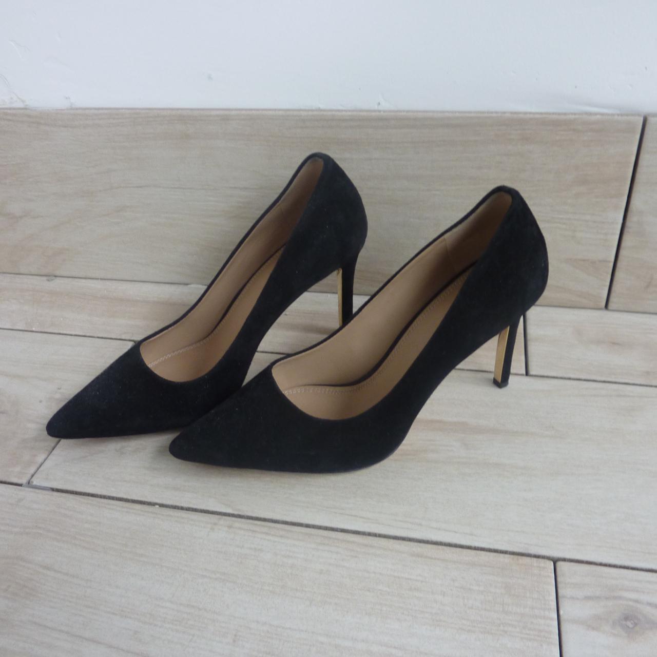 Tory Burch Suede Pumps 3 inch heel size 7 - Depop
