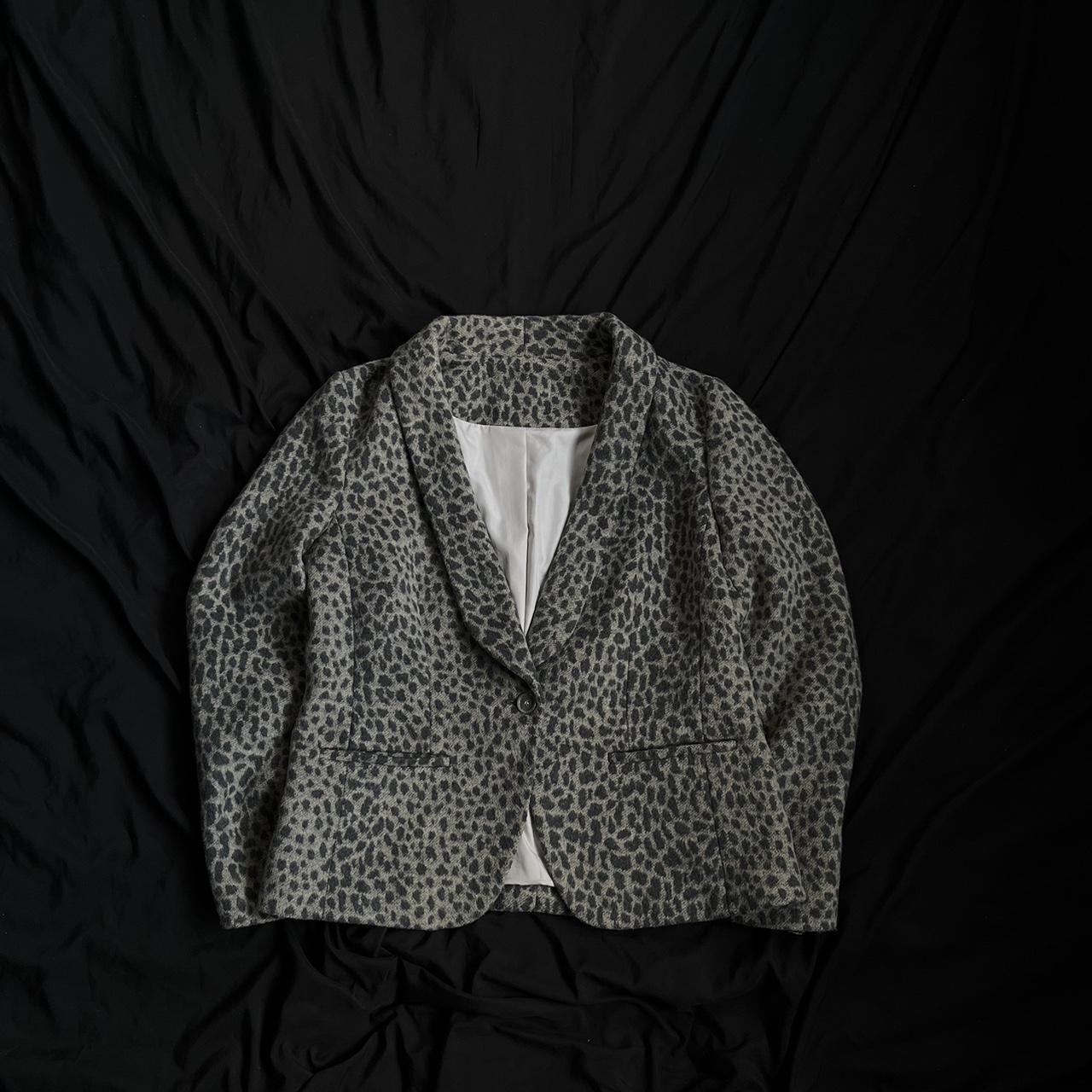 Vintage Snow Leopard Tuxedo W19 L23 - Depop