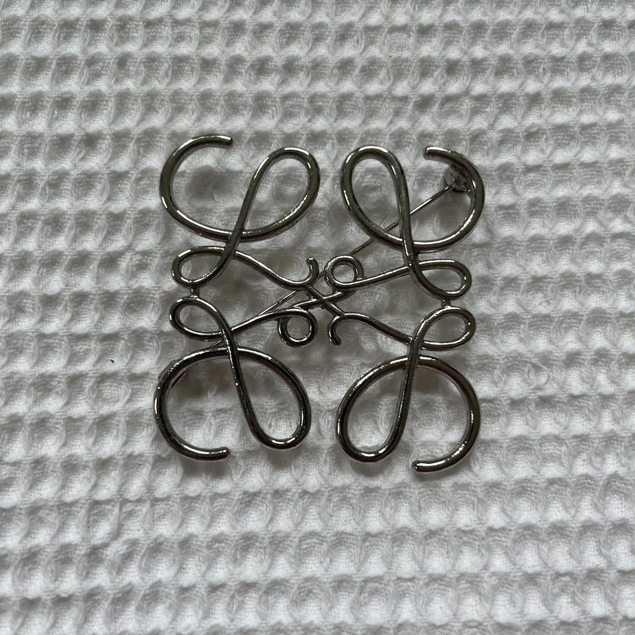 Loewe brooch - Depop