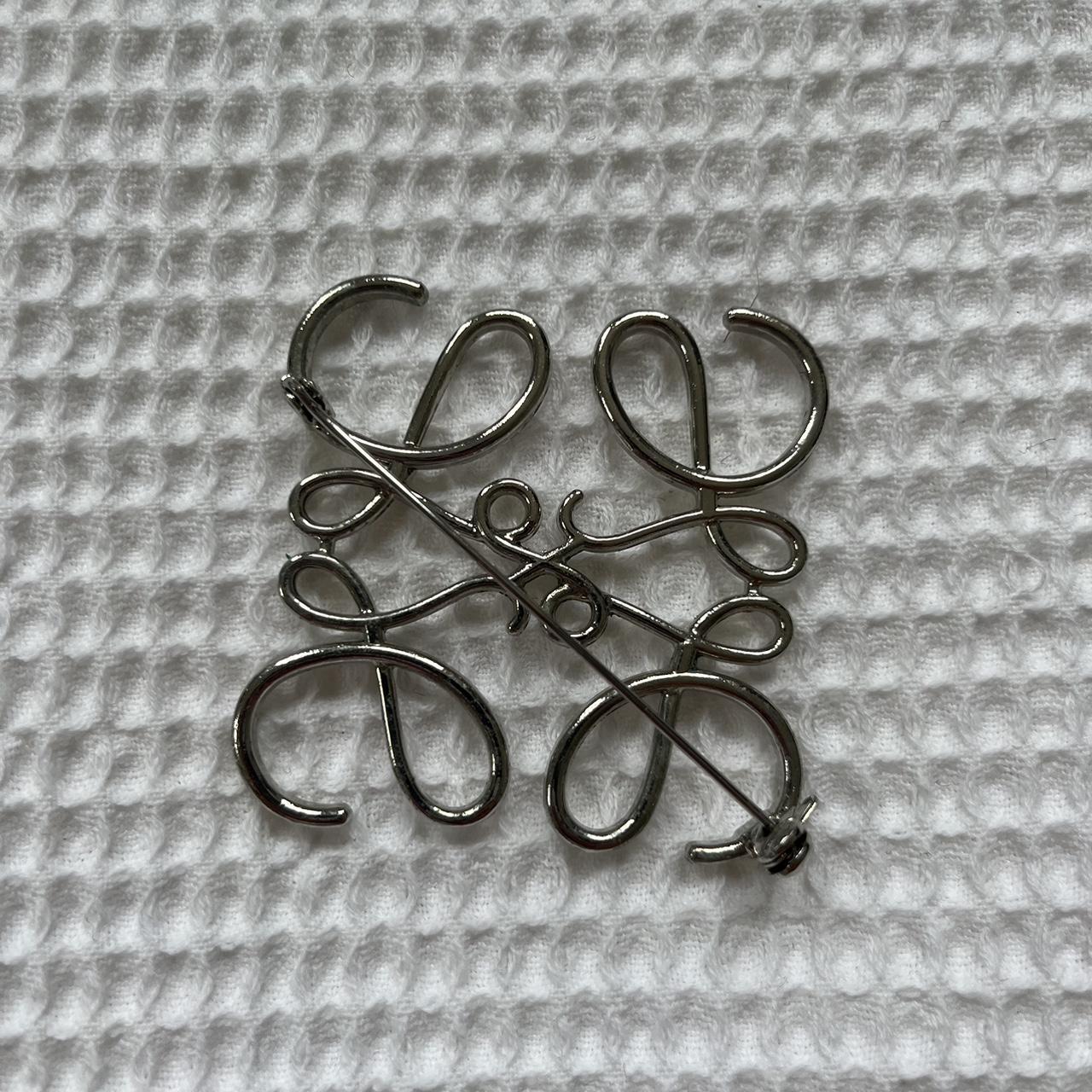Loewe brooch - Depop