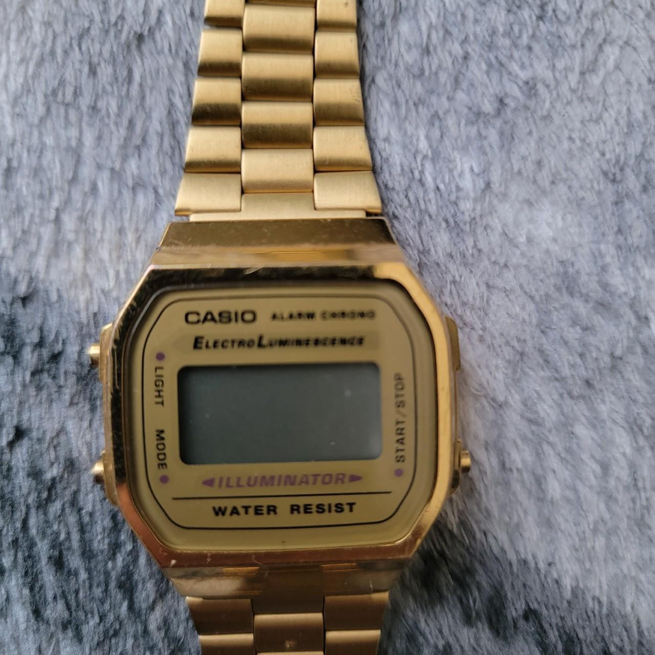 Gold vintage Casio (needs battery) - Depop