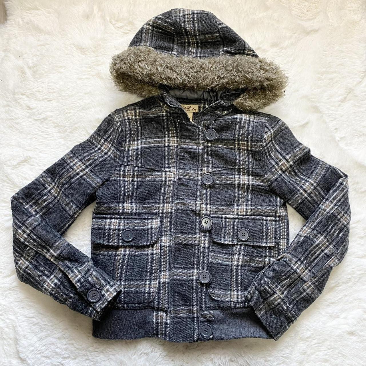 size: small (best fit small with slimmer arms cuz... - Depop