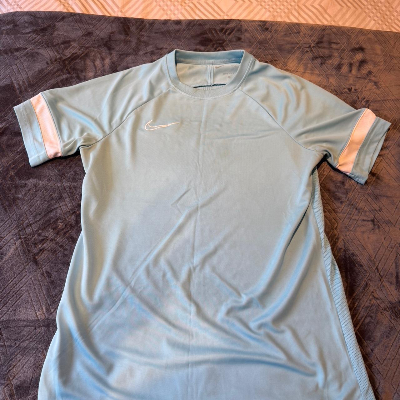 dri fit. size large and in a good condition | Depop