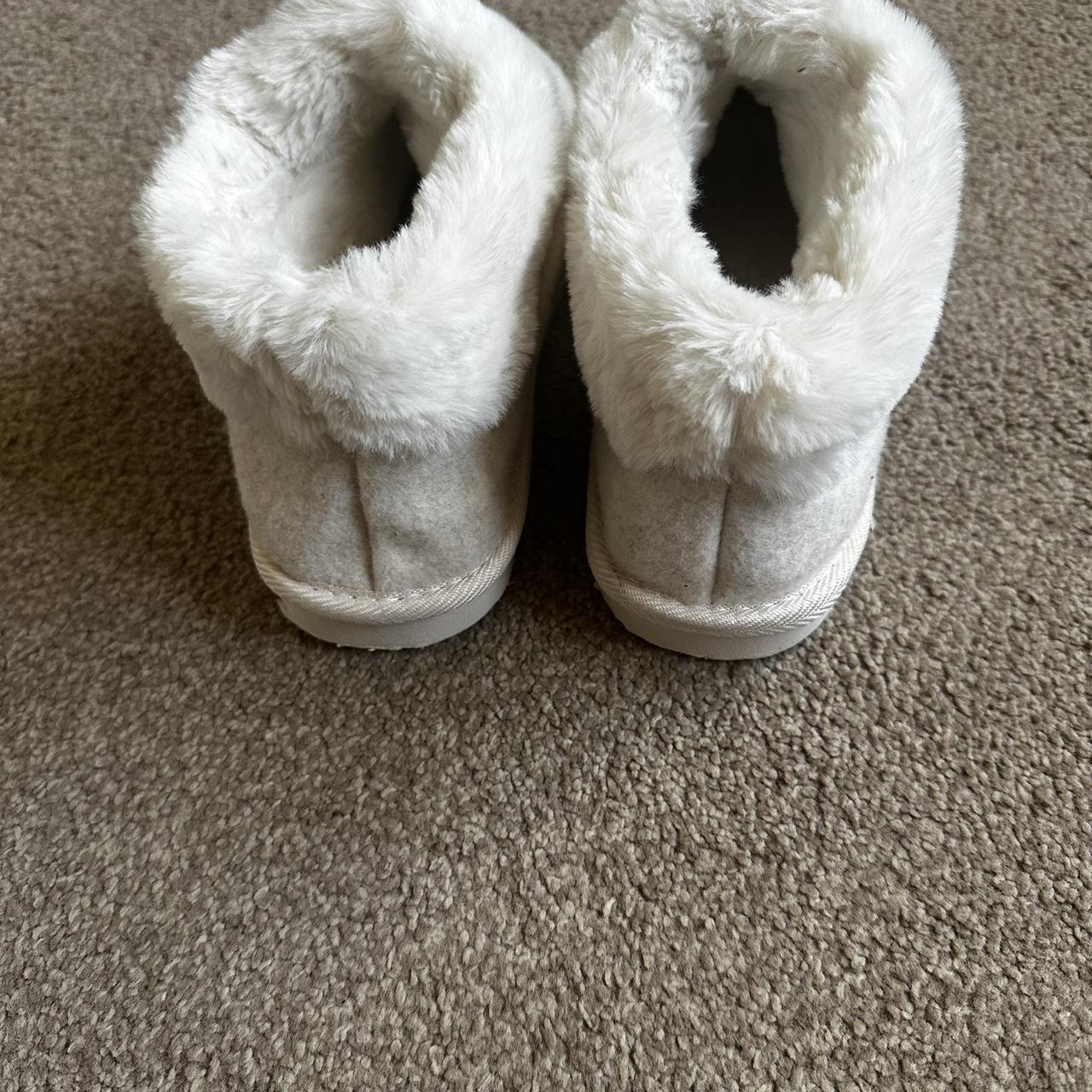 Primark Cream Fluffy Slippers Size 5/6 Only worn a... - Depop