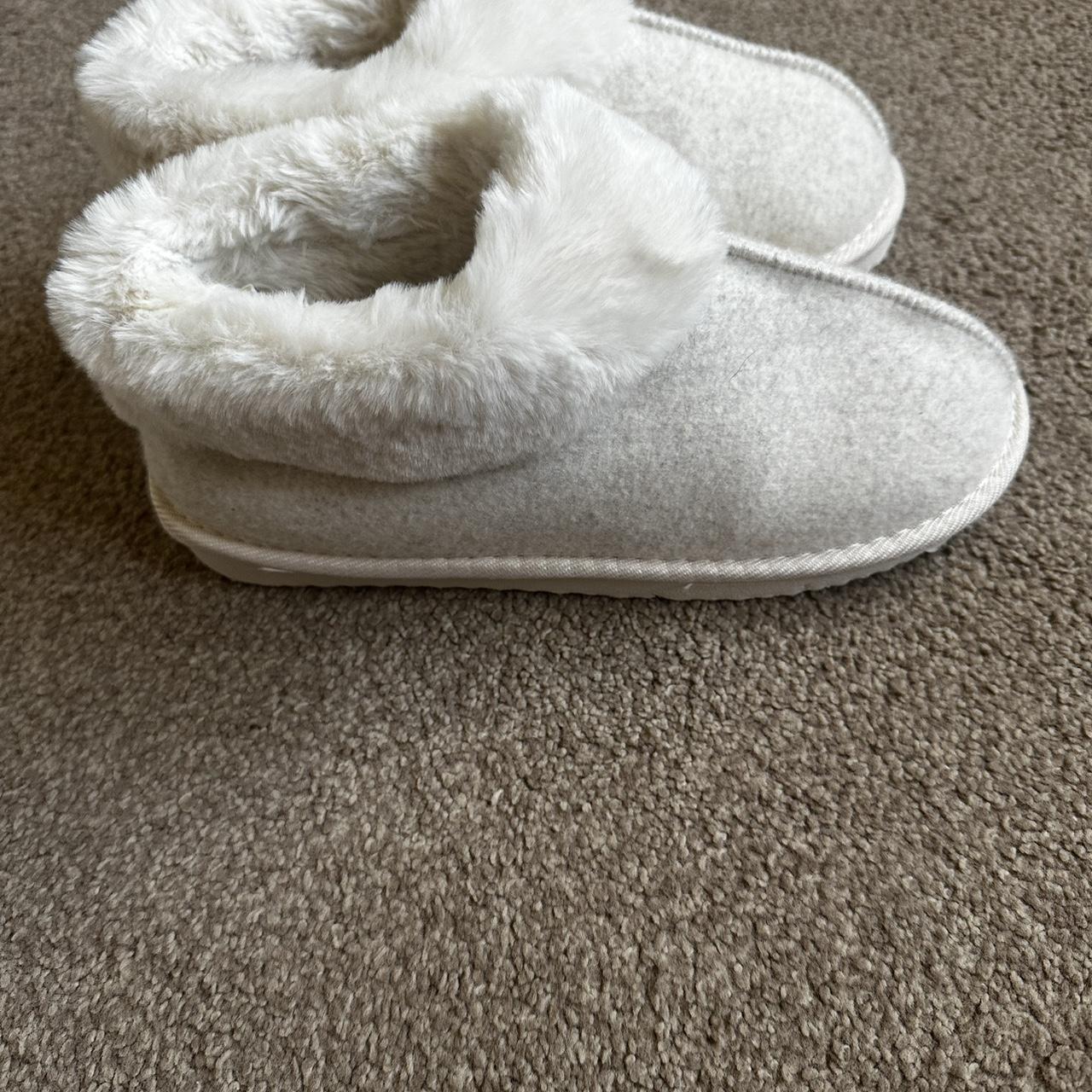 Primark Cream Fluffy Slippers Size 5/6 Only worn a... - Depop