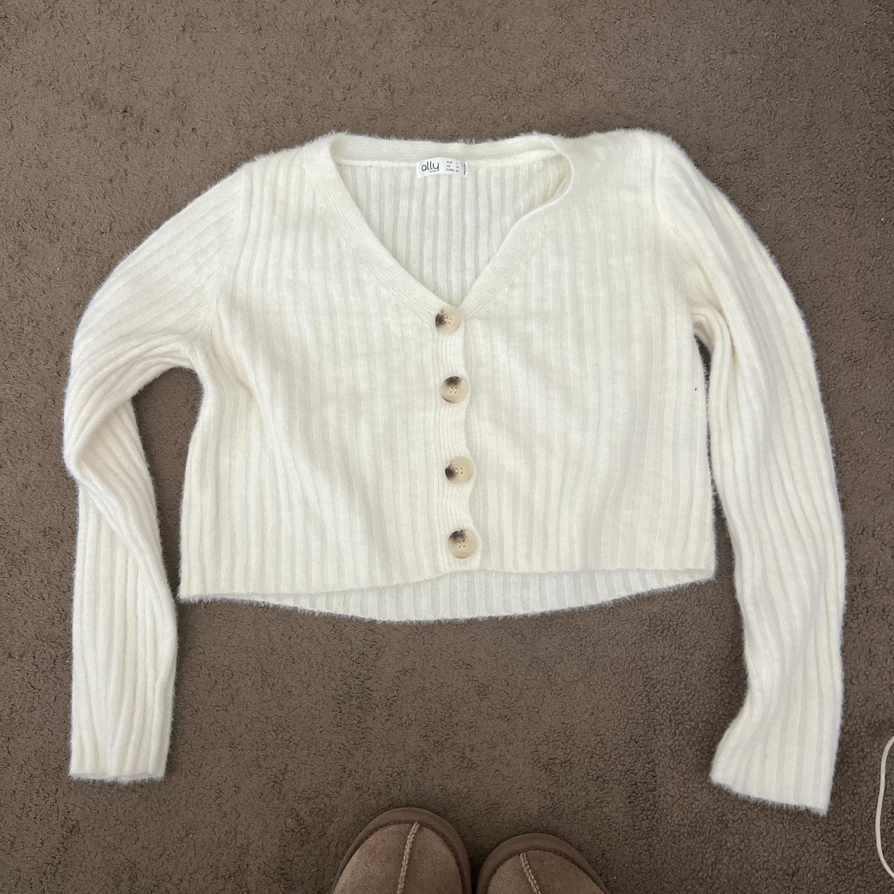 Ally knit, size L - $10 - Depop