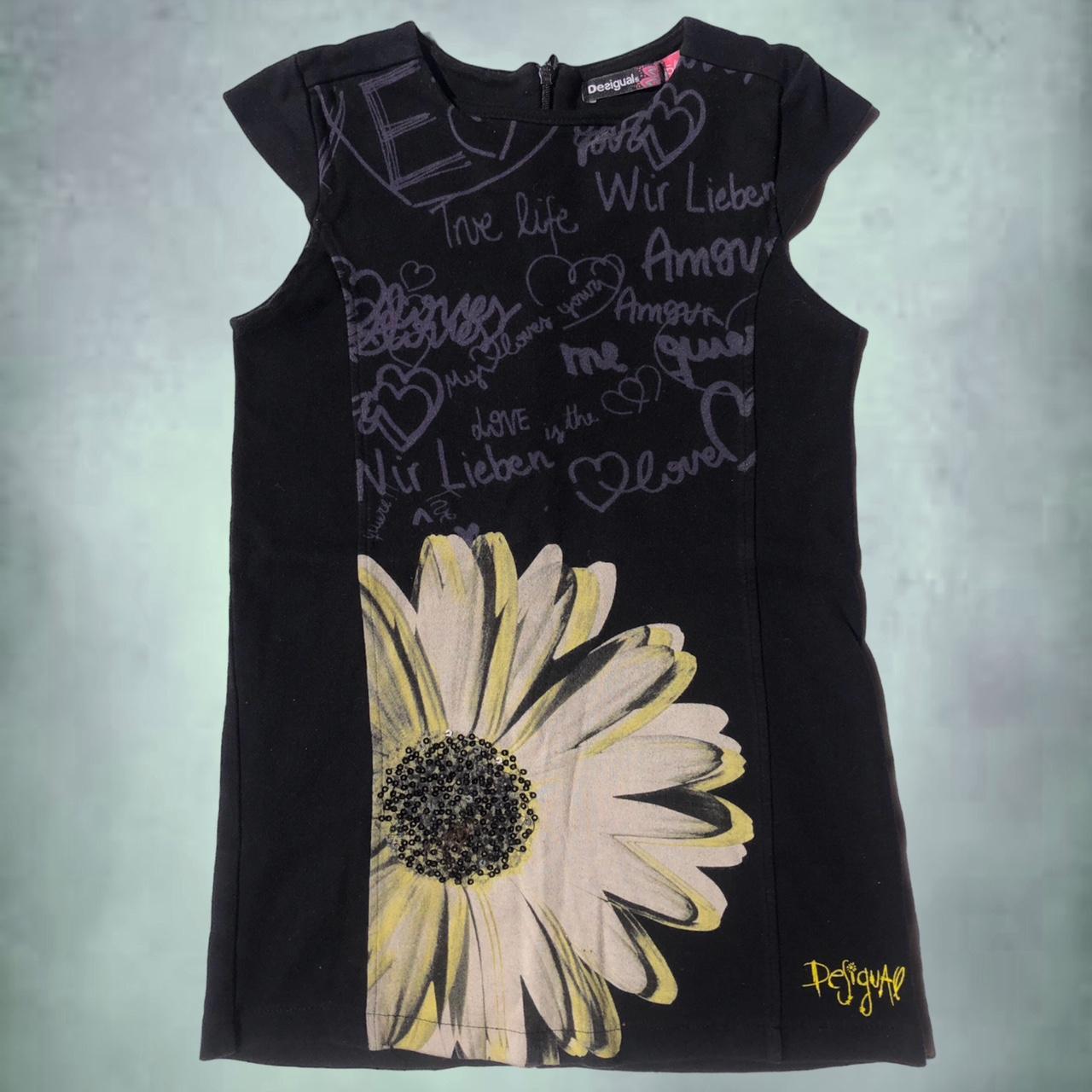 Black flower top with sequins 𑁍 Brand is by... - Depop