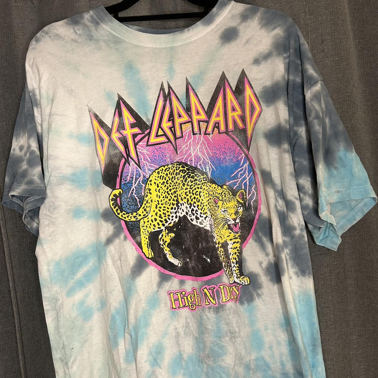 Def leopard blue tie dye graphic band tee, size xl,... - Depop