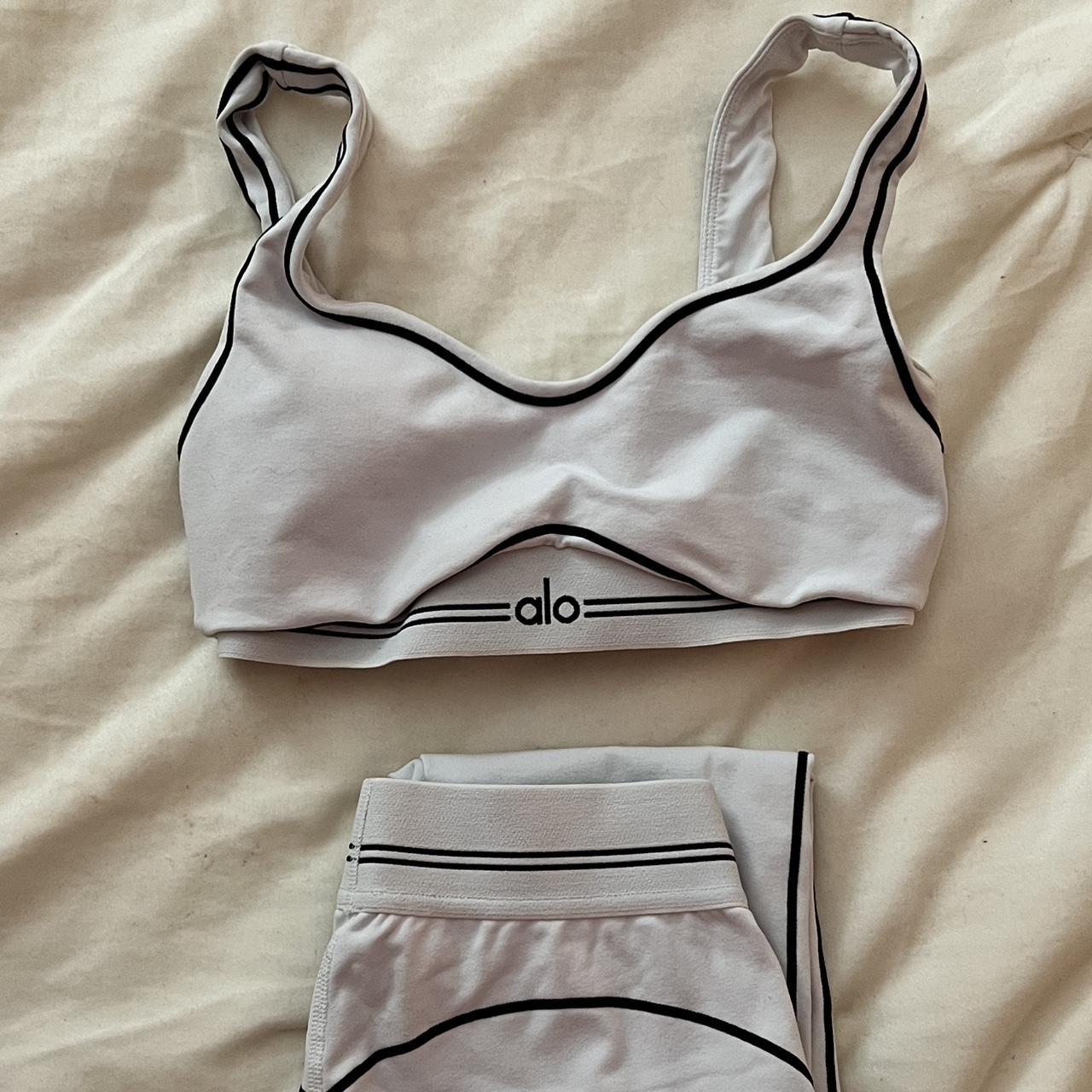 Alo White air throb set Size Xs in both Worn very... - Depop
