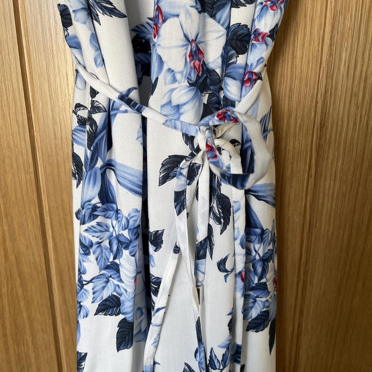 Oasis Floral Dress Perfect for summer Very... - Depop